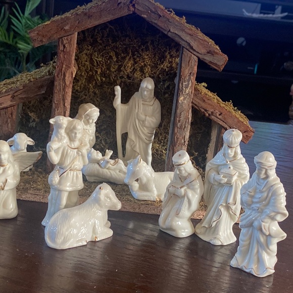 Holiday | Nativity Stable With Ceramic Nativity Figurines | Poshmark